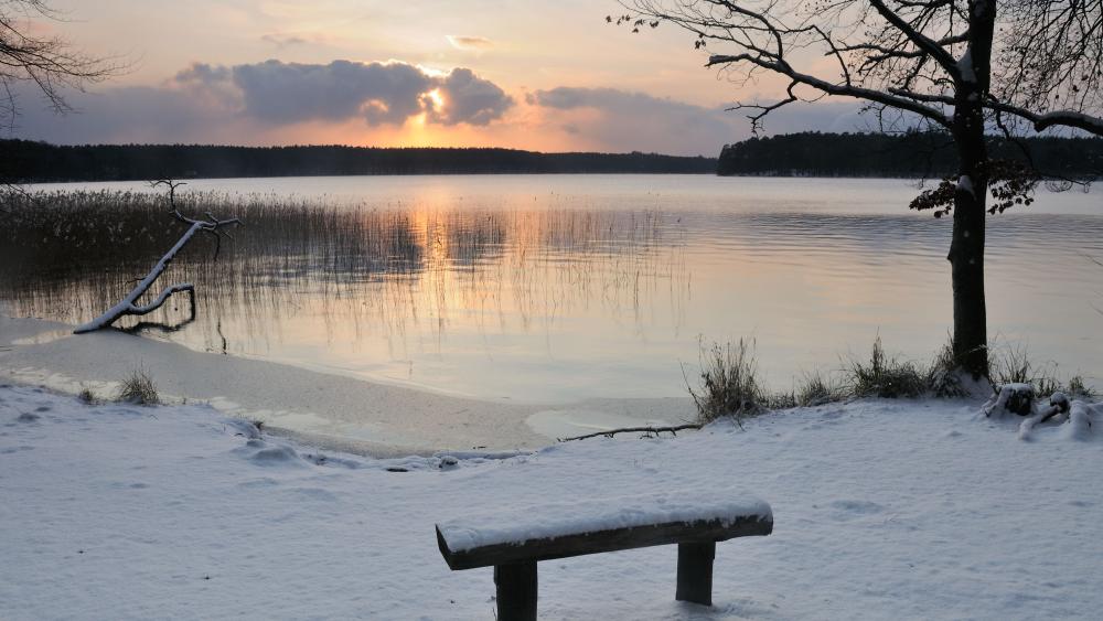 Is the lake quiet and still? | IGB